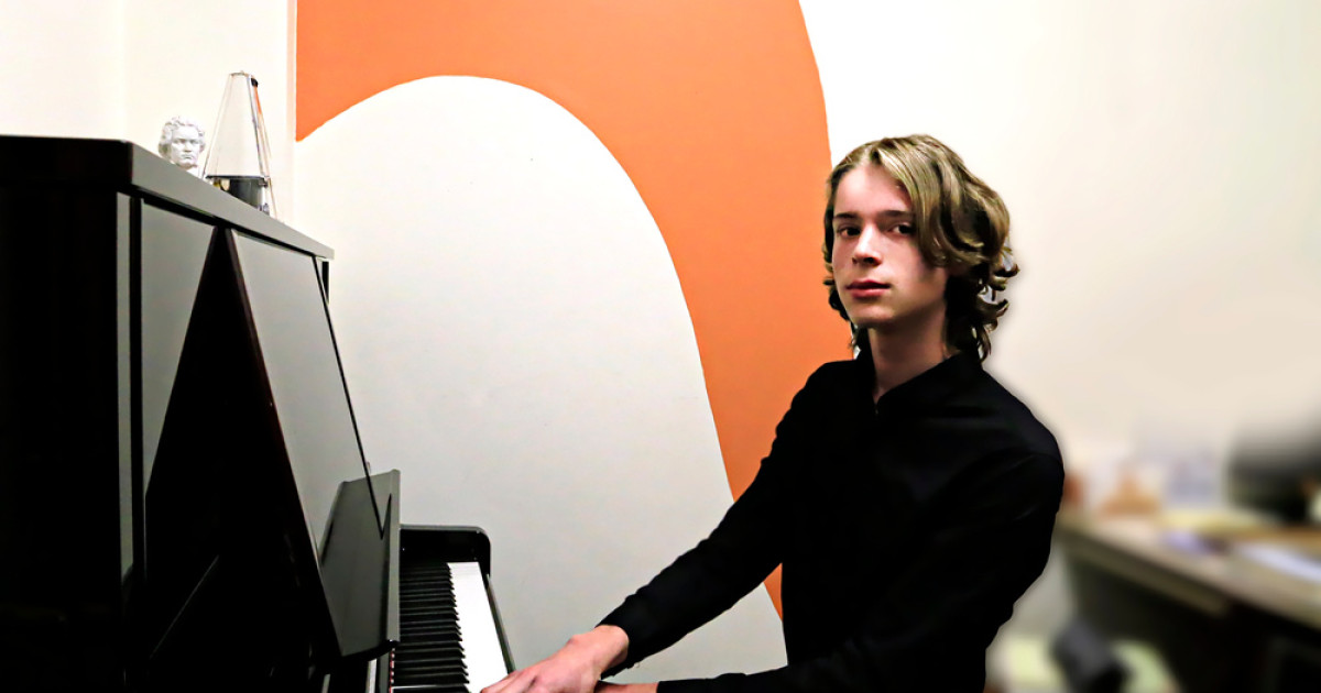 Pluschke set to play at Super Famous concert | The Express Newspaper ...