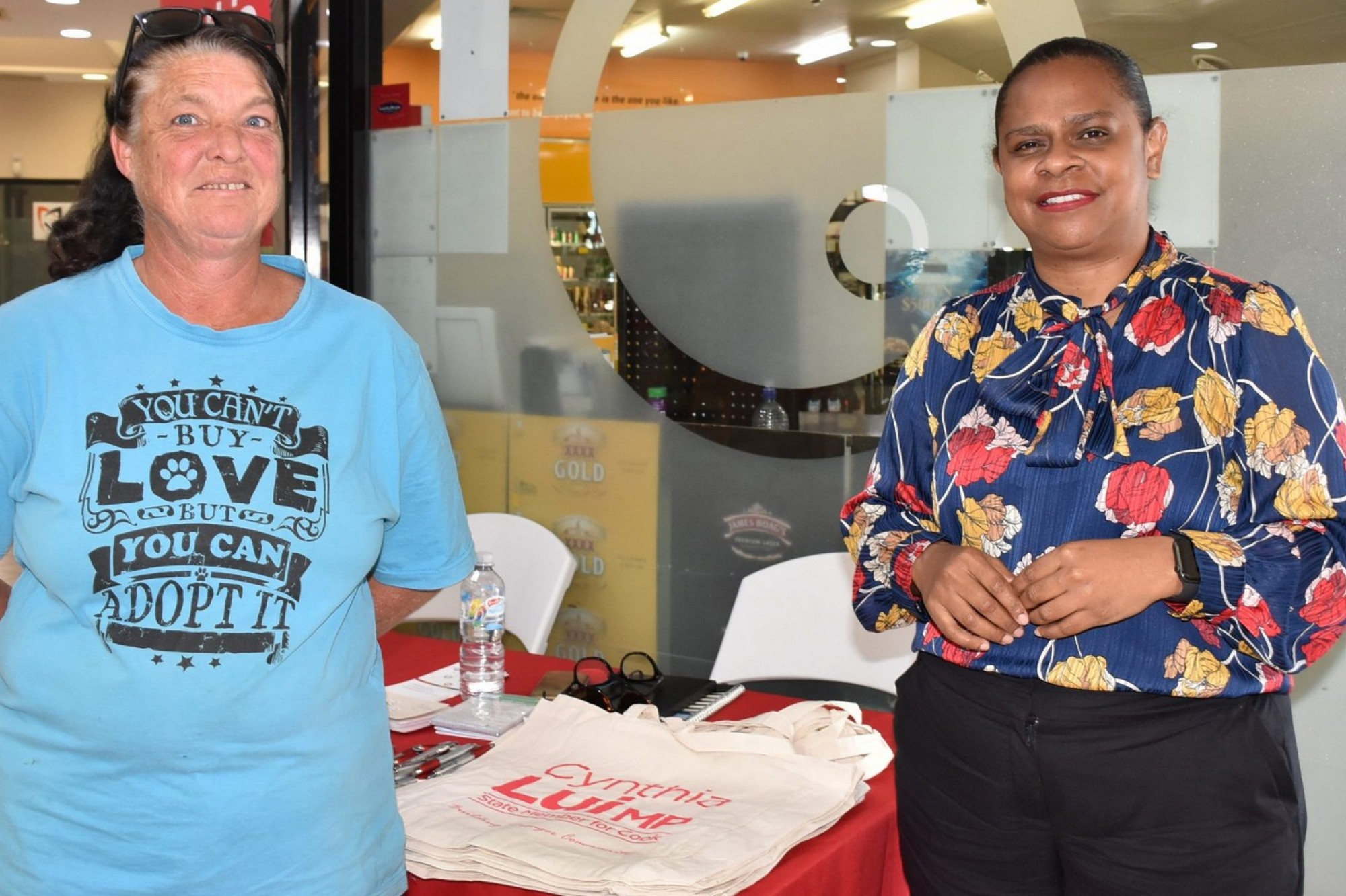 Member for Cook stops by with mobile office. | The Express Newspaper ...